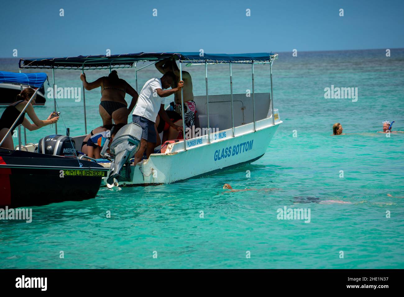Tourists spotting turtles in the lagoon surrounding Mauritius Stock ...