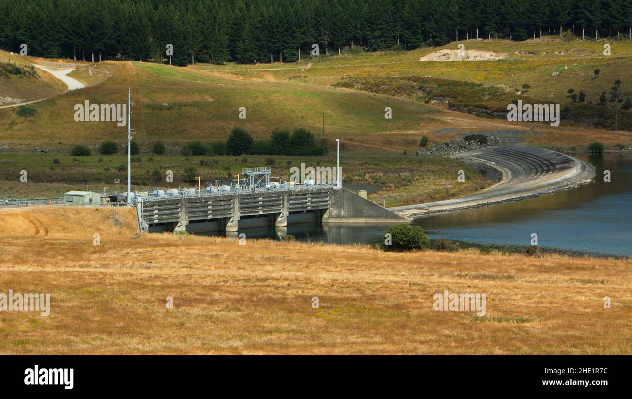 Hydroelectric station dam new zealand hi-res stock photography and ...
