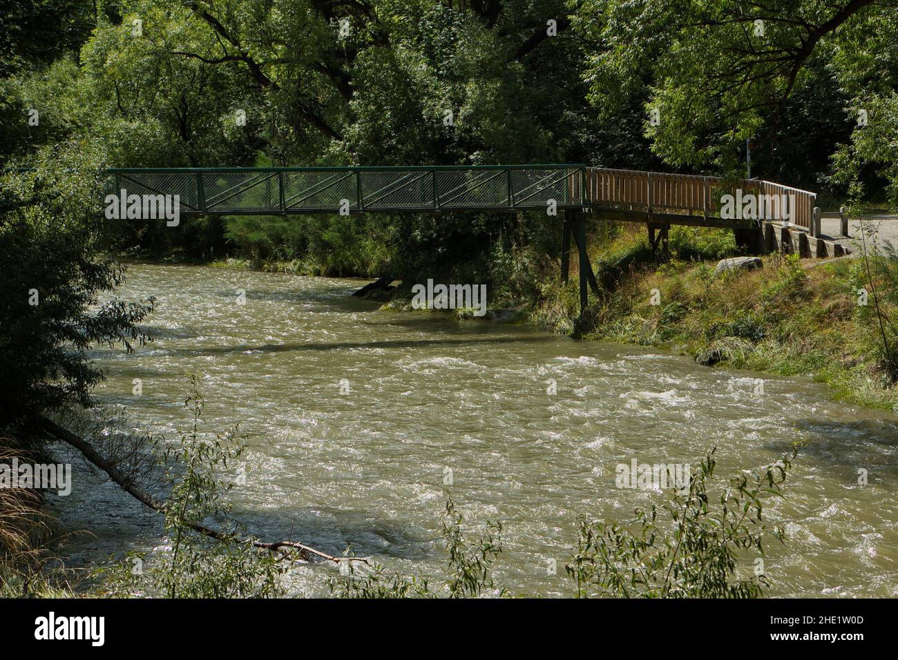 Bridge over Arrowtown river on Arrotown River Walk in Arrowtown in ...
