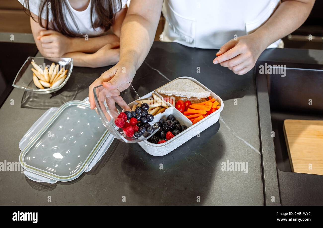 Mother daughter preparing school lunchbox hi-res stock photography and ...