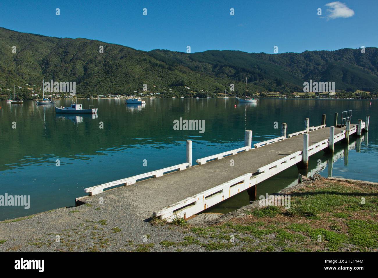 Groves Arm Jetty on Queen Charlotte Drive,Marlborough Region on South ...