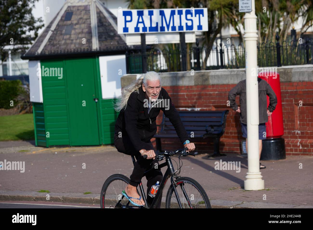 People exercising outdoors on the beachfront of Bognor Regis Stock ...
