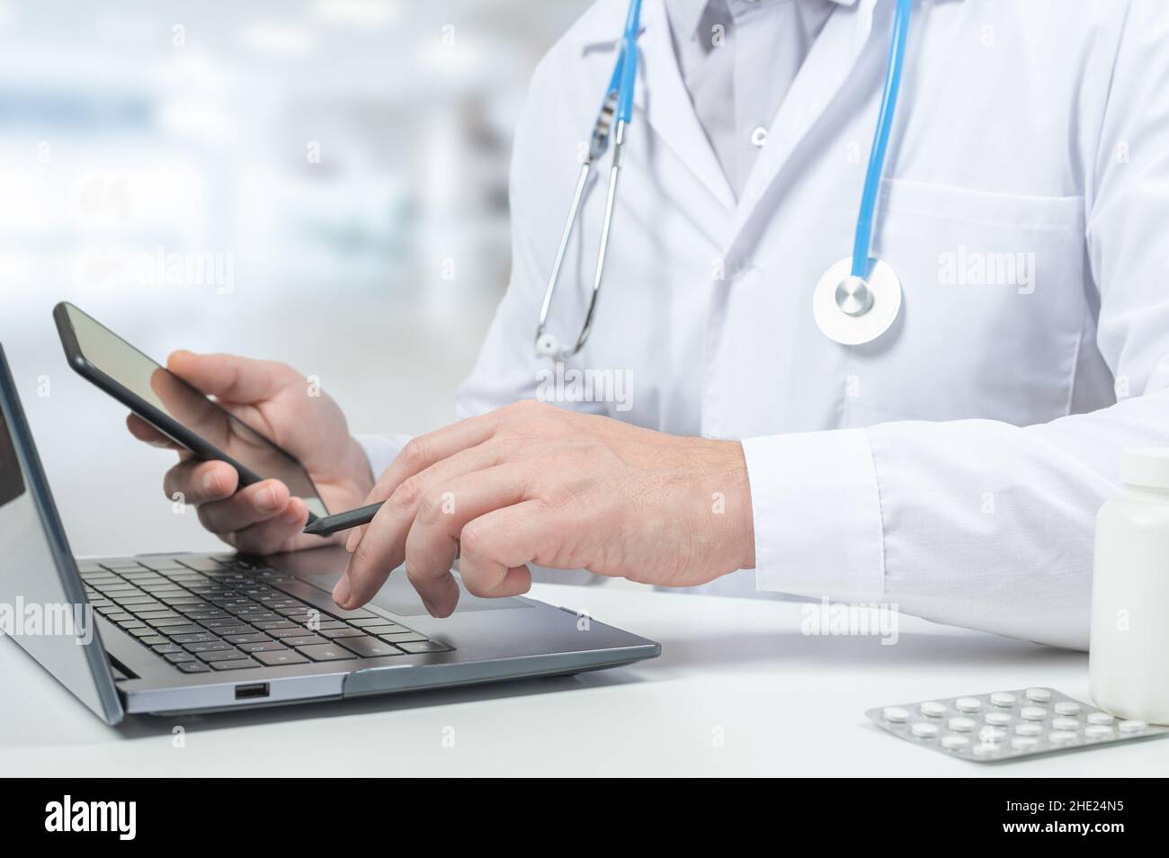 Doctor typing computer hi-res stock photography and images - Alamy