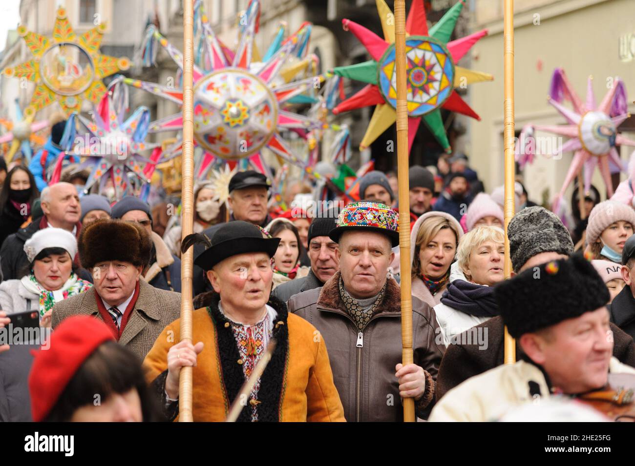 Lviv, Ukraine, 8 January 2022. Procession of zvizdari (Christmas Star ...