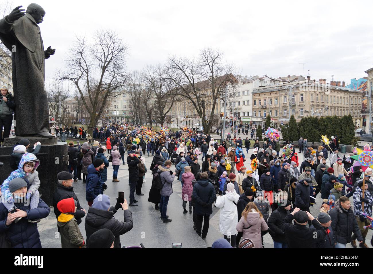 Lviv, Ukraine, 8 January 2022. Procession of zvizdari (Christmas Star ...