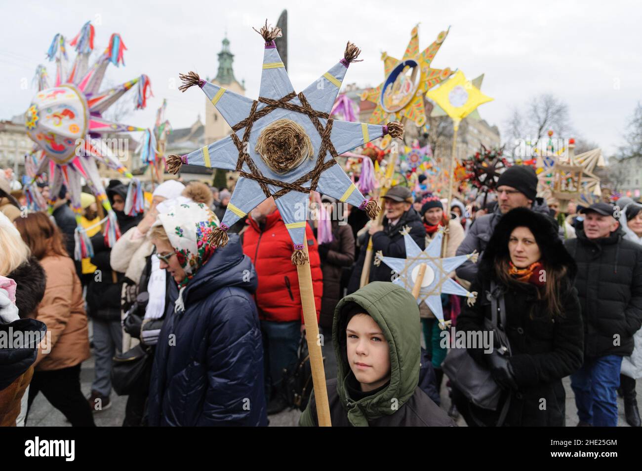 Lviv, Ukraine, 8 January 2022. Procession of zvizdari (Christmas Star ...