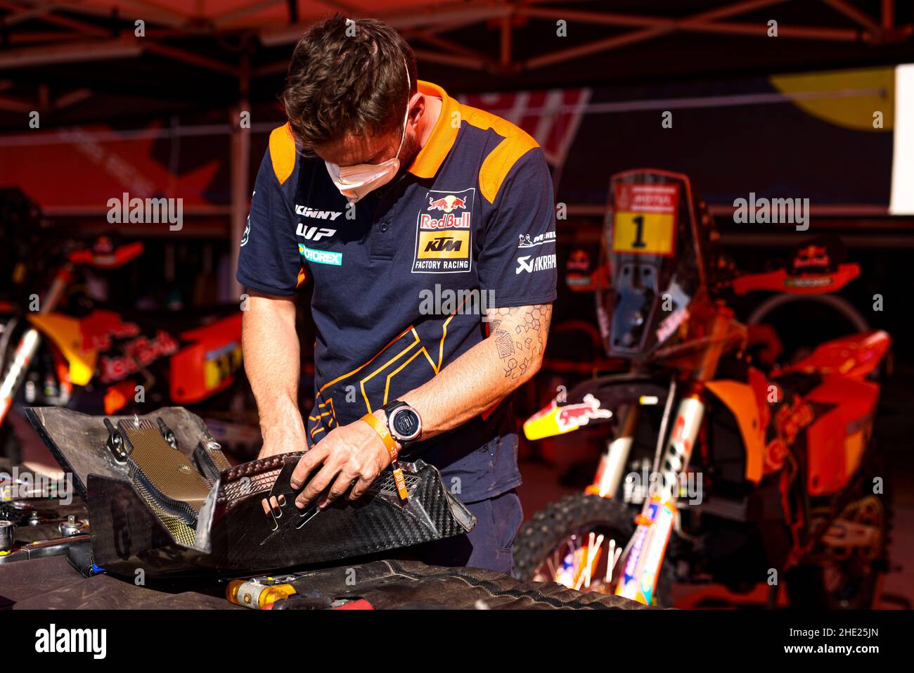 KTM Factory team mechanic, mecanicien during the Rest Day of the Dakar ...