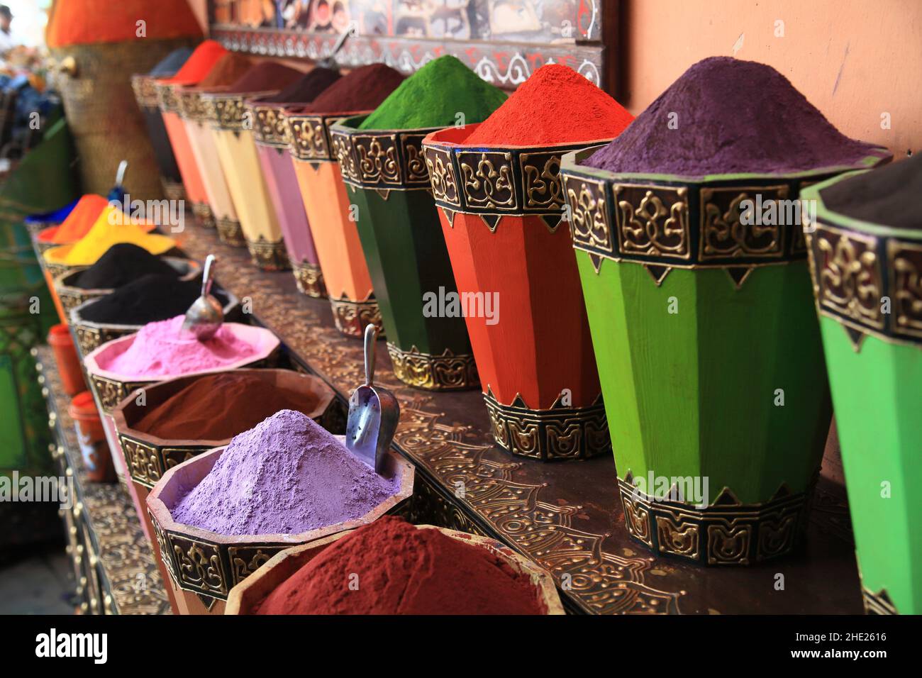 Piles orange color powder hi-res stock photography and images - Alamy