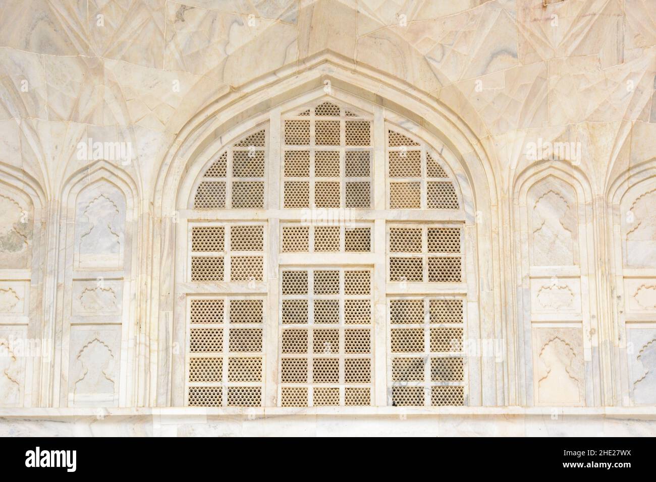 Close up detail of the ornate window facade of the Taj Mahal, Agra ...