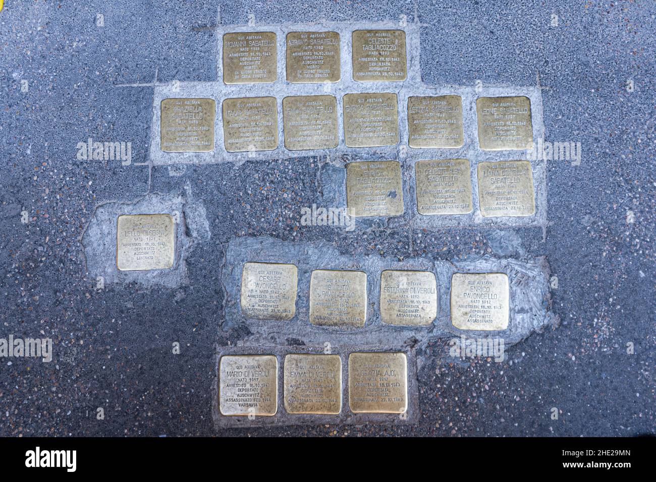 Stolpersteine gold memorials to victims of Nazi persecution in Rome ...