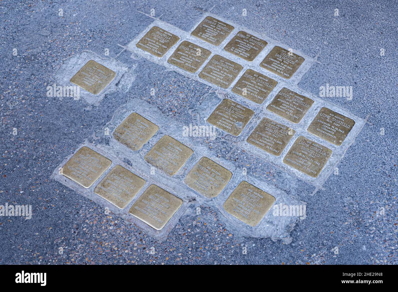Stolpersteine gold memorials to victims of Nazi persecution in Rome ...