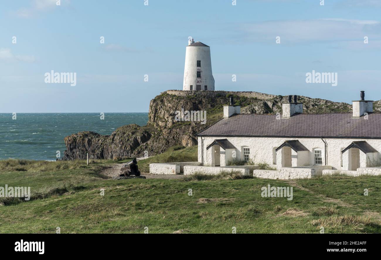 View of Twr Mawr lighthouse and the pilot cottages on Llanddwyn Island ...