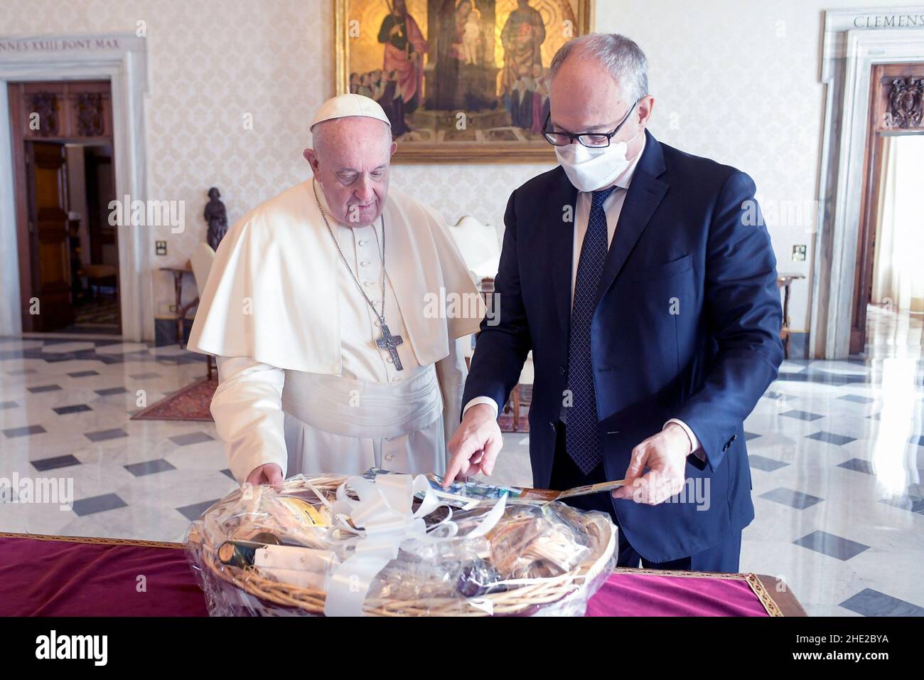 Pope Francis Meet the Mayor of Rome Roberto Gualtieri at the Vatican ...