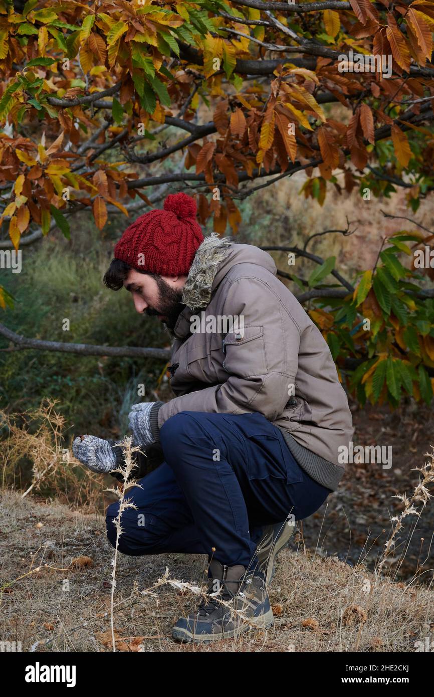 Crouched position hi-res stock photography and images - Alamy