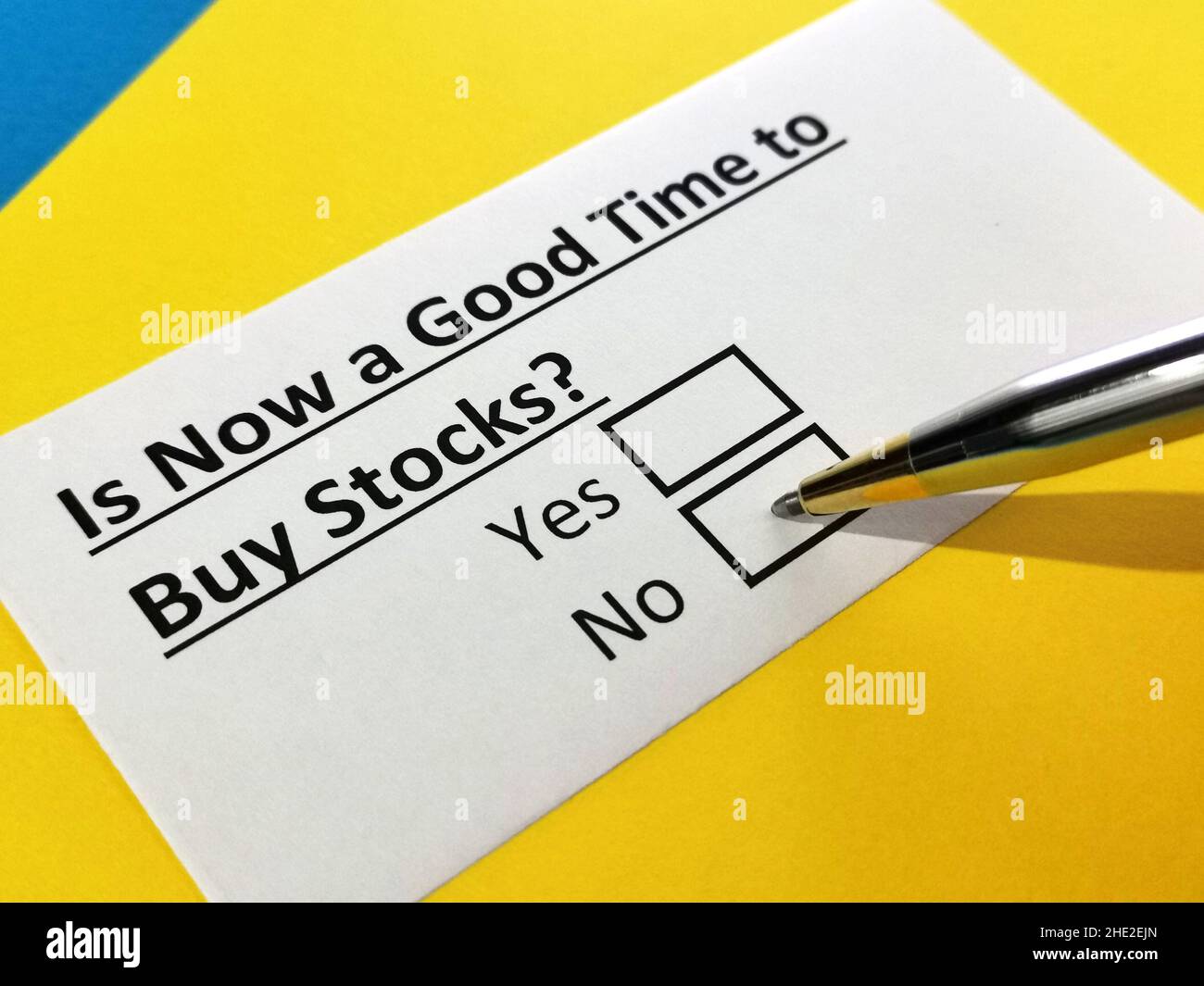 Buying stocks hi-res stock photography and images - Alamy
