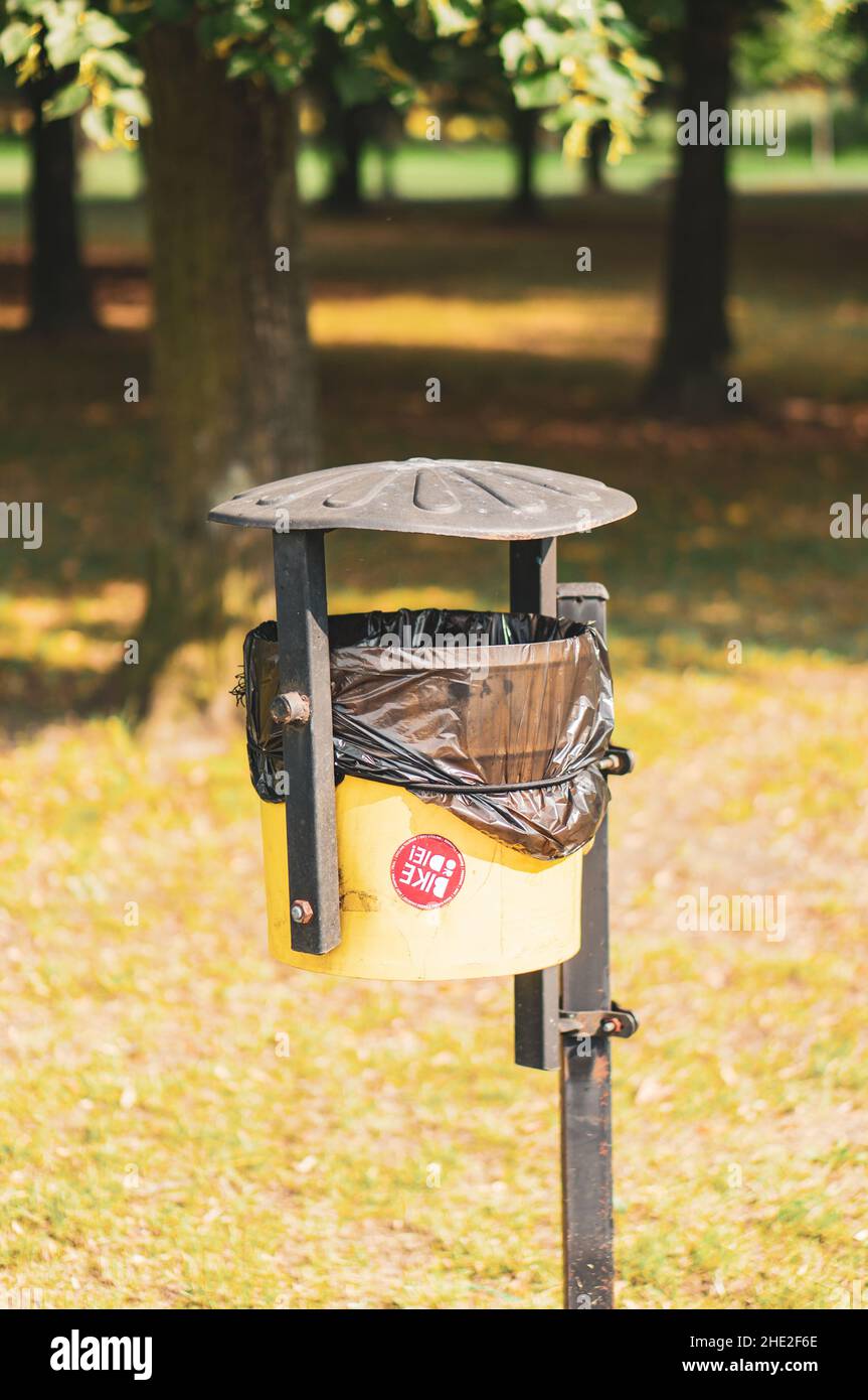 Old metal trash bin hi-res stock photography and images - Alamy