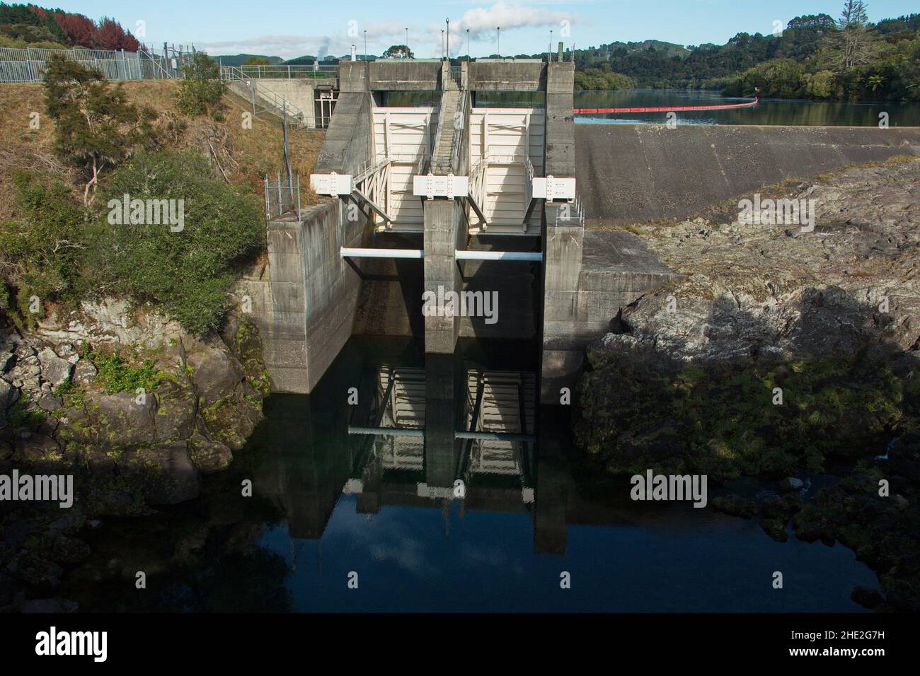 Hydroelectric station dam new zealand hi-res stock photography and ...