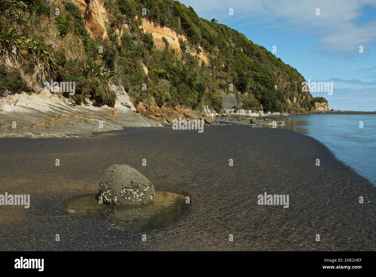 Coast at Tongaporutu River estuary near Three Sisters,Taranaki region ...
