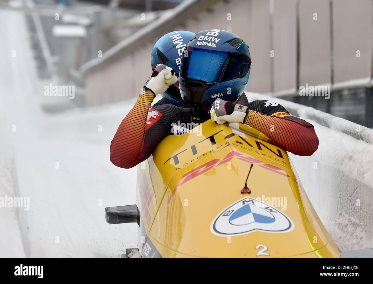 08 January 2022, North Rhine-Westphalia, Winterberg: Bobsleigh: World ...
