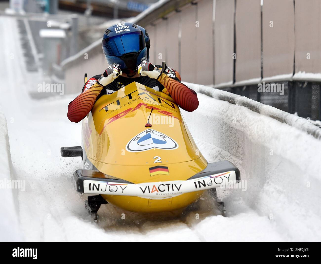 08 January 2022, North Rhine-Westphalia, Winterberg: Bobsleigh: World ...