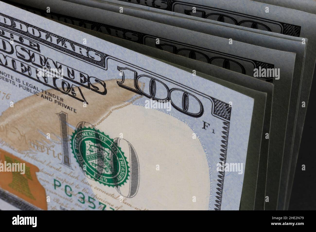 Line 100 hi-res stock photography and images - Alamy