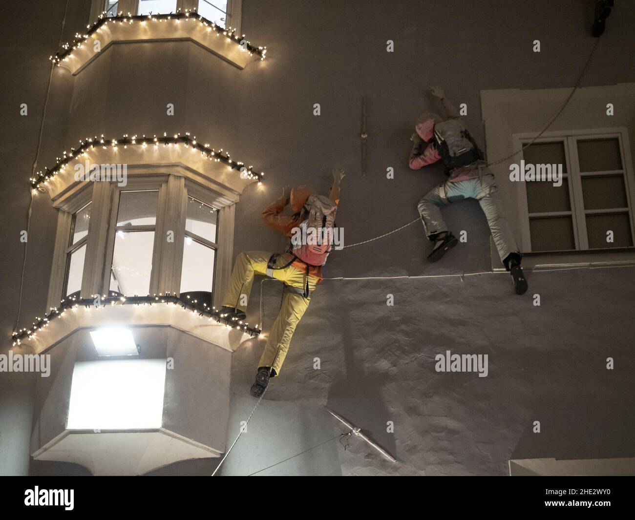 Night climbing building hi-res stock photography and images - Alamy