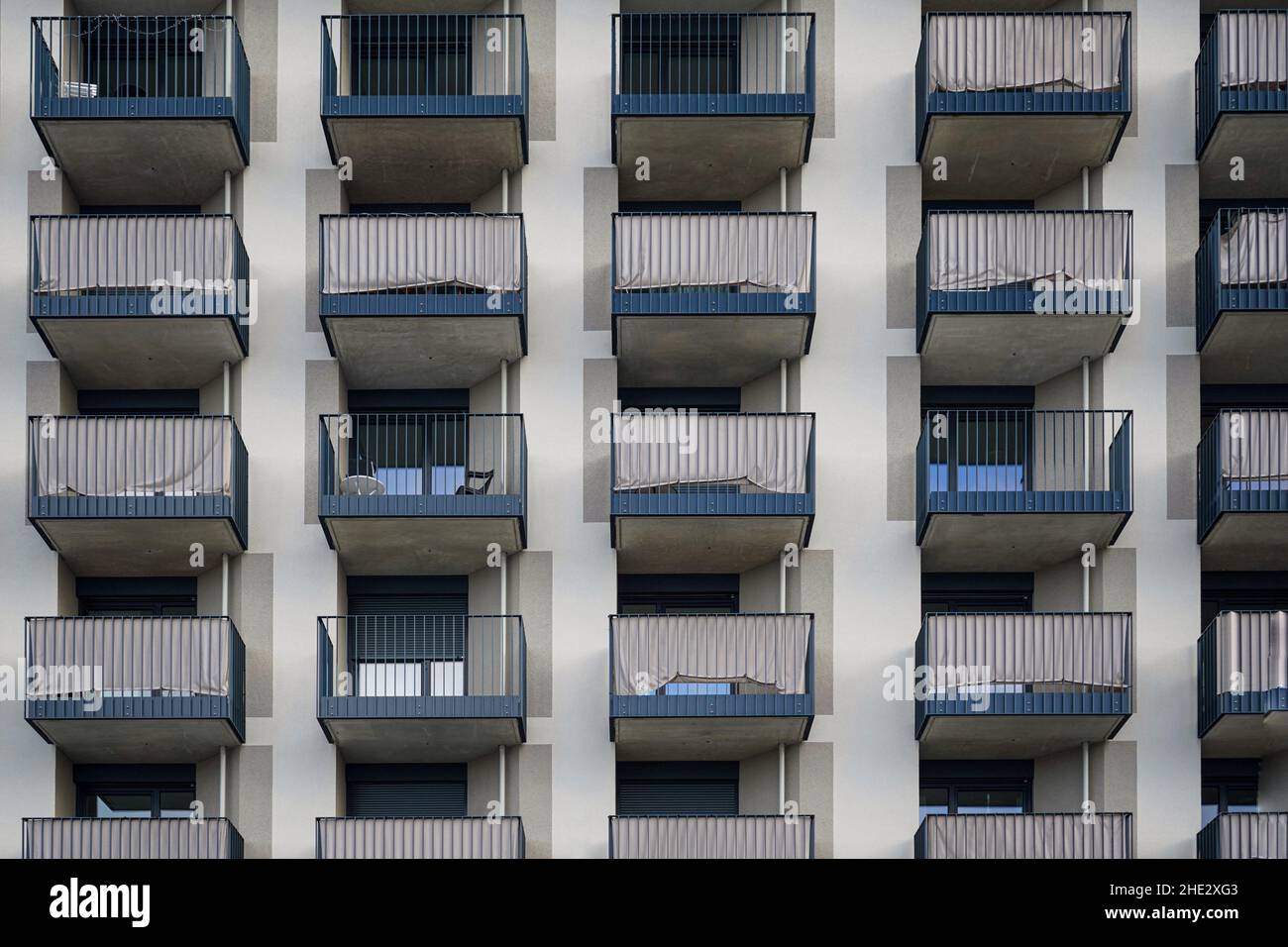 Building Without Balconies High Resolution Stock Photography and Images ...