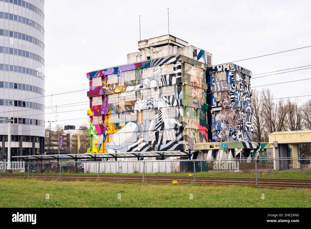Graffiti cube near Driemanspolder train station in Zoetermeer ...