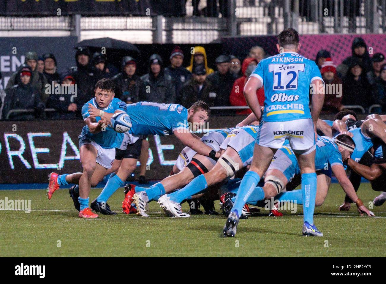 Charlie Chapman #9 of Gloucester Rugby passes from the scrum Stock ...