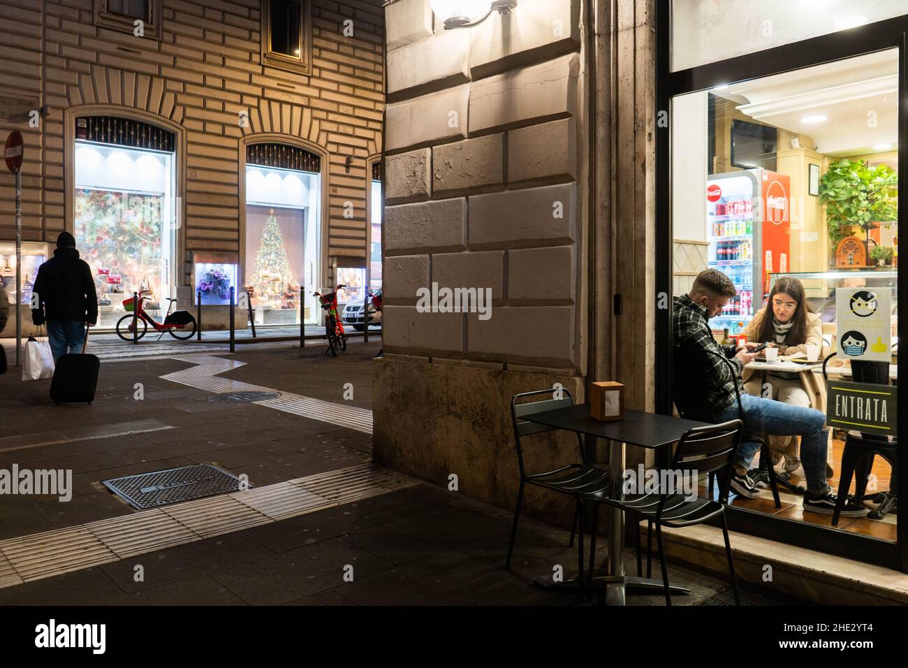 Curbside eatery hi-res stock photography and images - Alamy