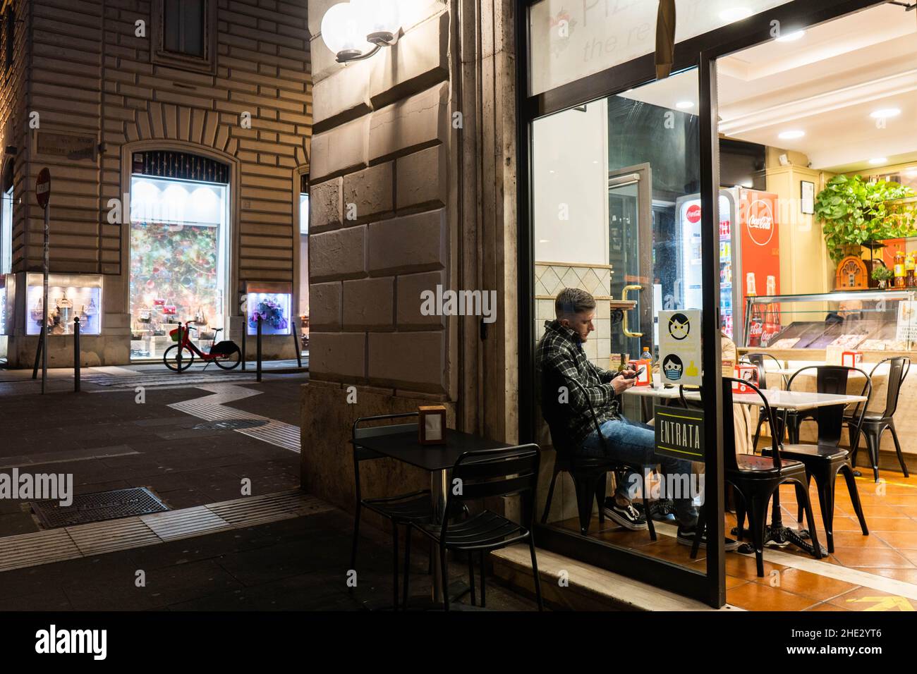 Curbside table hi-res stock photography and images - Alamy