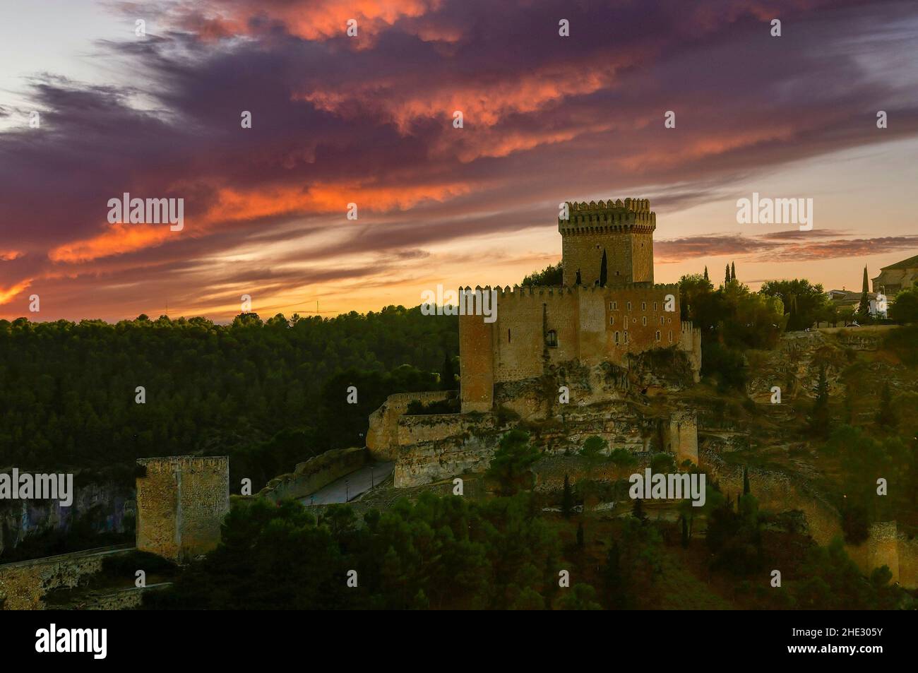 Arab and Christian castle of Alarcon in Cuenca Stock Photo - Alamy