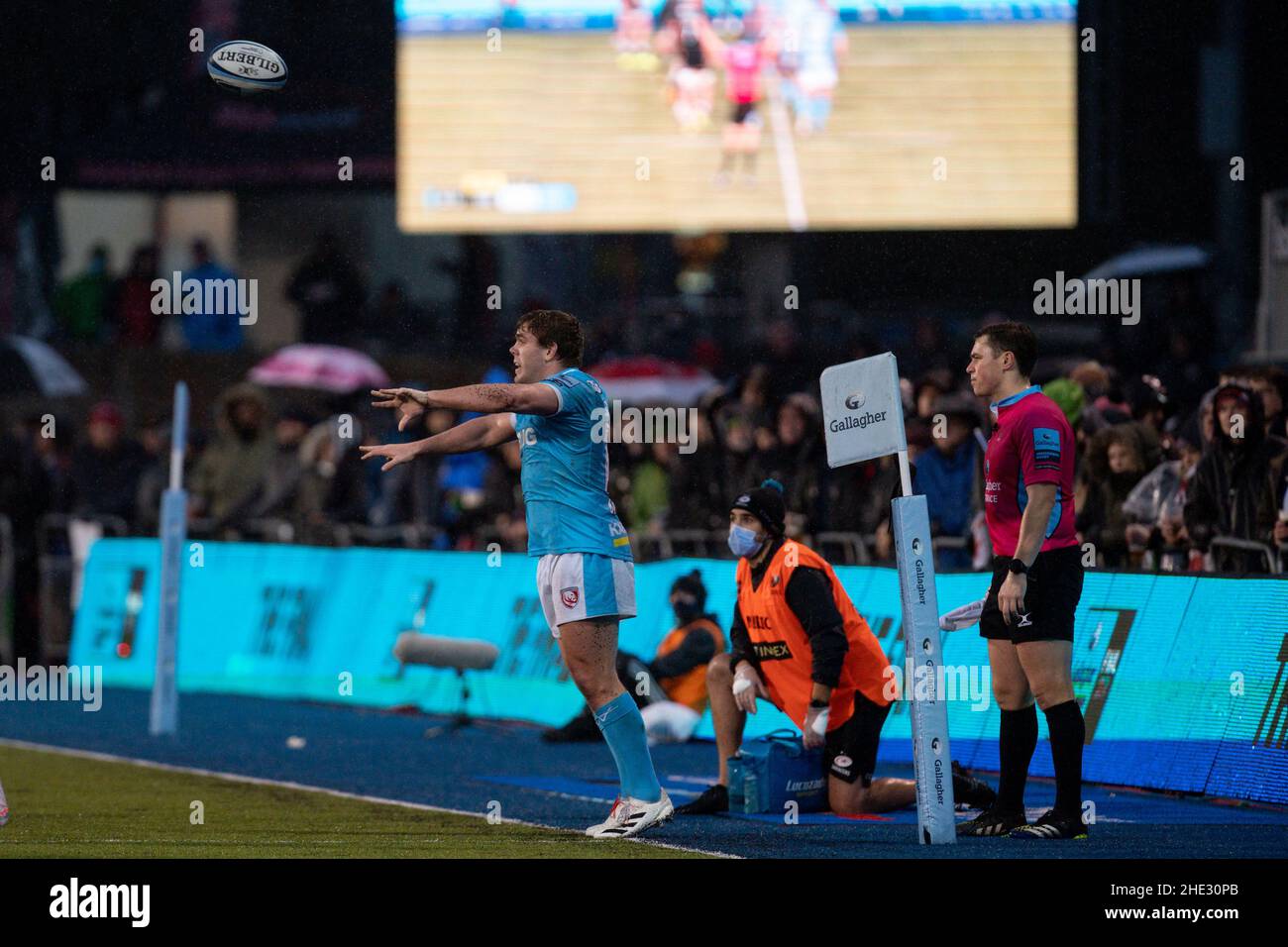 Jack Singleton #2 of Gloucester Rugby line out Stock Photo - Alamy