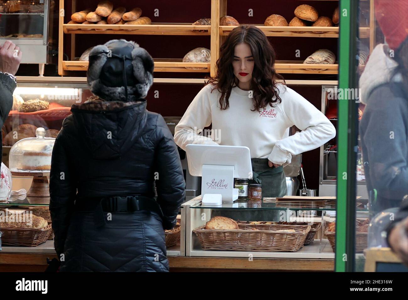 New York - NY - 20211213 Zoey Deutch Ray Nicholson Shay Mitchell and ...