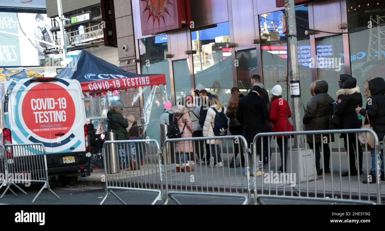 New York - NY - 20211220 People line up for the Covid-19 Pop-Up Test ...
