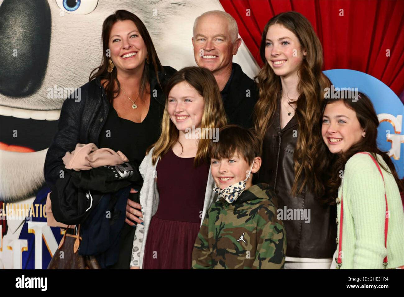 Los Angeles - CA - 20211212 The cast and other celebrities arrive for ...