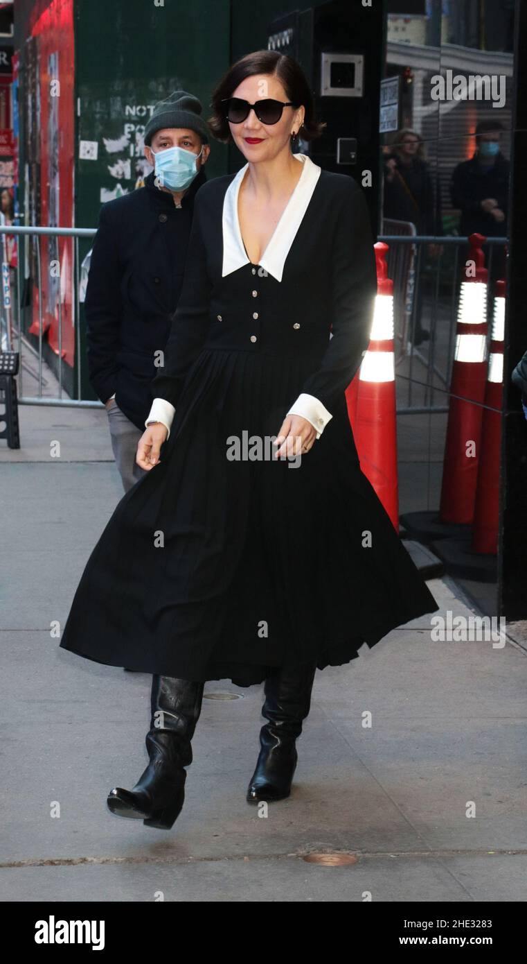 New York - NY - 20211214 Maggie Gyllenhaal and Carrie Anne Moss arrive ...