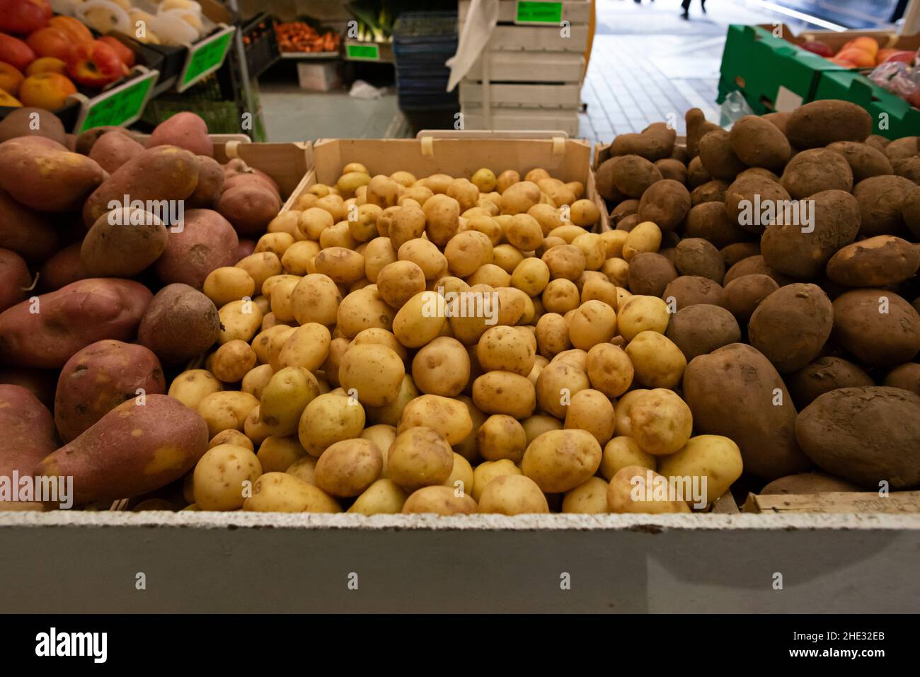 Bulk potatoes hi-res stock photography and images - Alamy