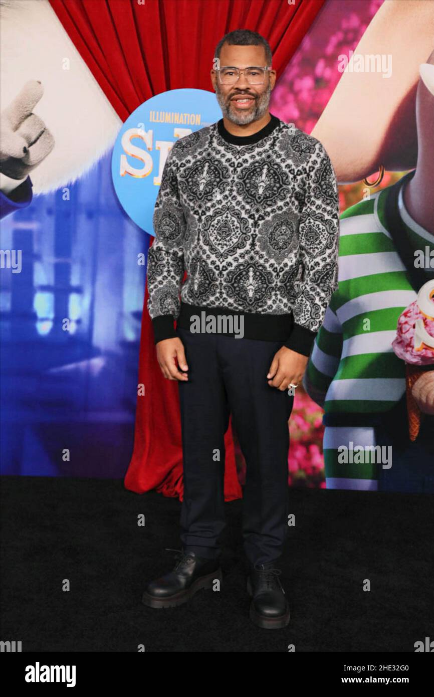 Los Angeles - CA - 20211212 The cast and other celebrities arrive for ...