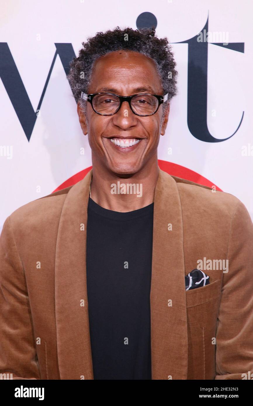 Los Angeles - CA - 20211209 The cast and other celebrities arrive for ...