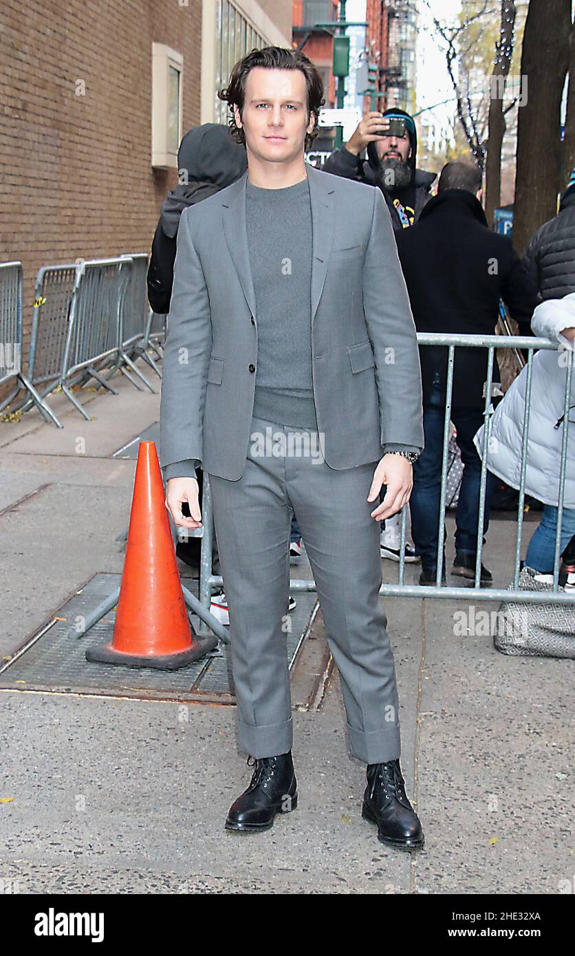 New York - NY - 20211213-Jonathan Groff Stops by Live With Kelly And ...