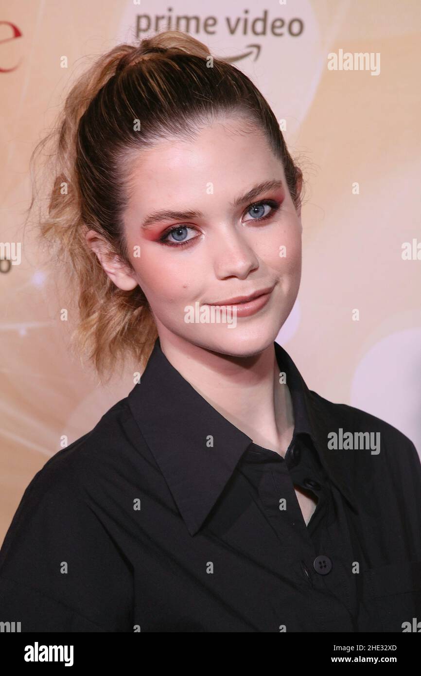 Los Angeles - CA - 20211209 The cast and other celebrities arrive for ...