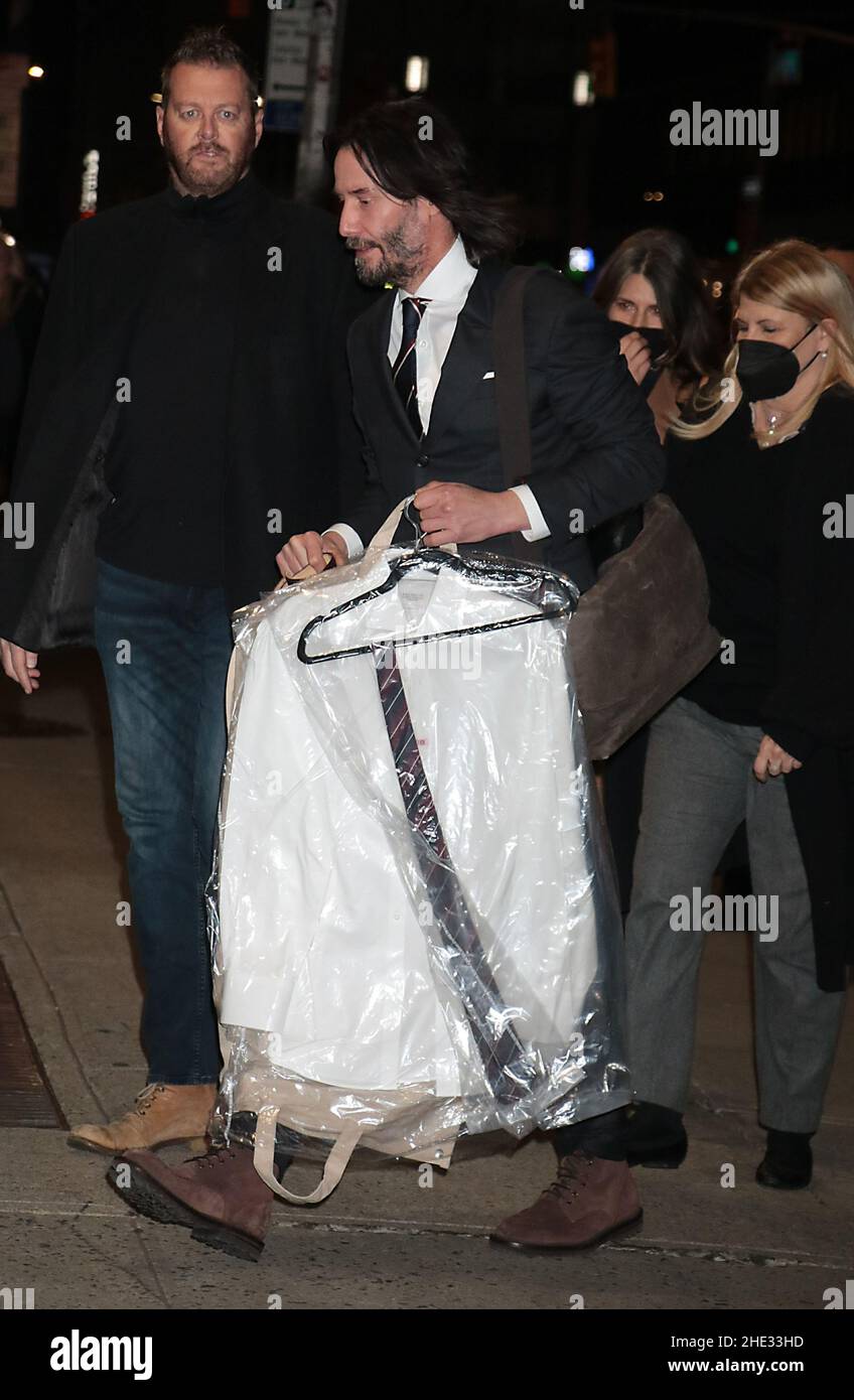 The late late show keanu reeves hi-res stock photography and images - Alamy