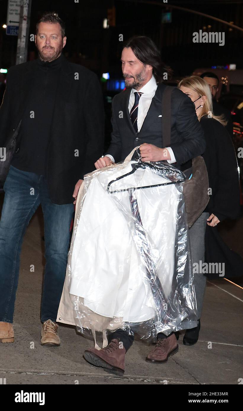 The late late show keanu reeves hi-res stock photography and images - Alamy