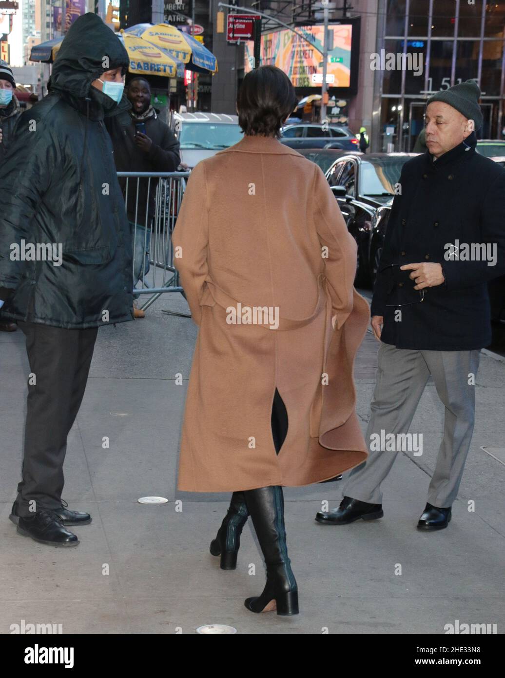New York - NY - 20211214 Maggie Gyllenhaal and Carrie Anne Moss arrive ...