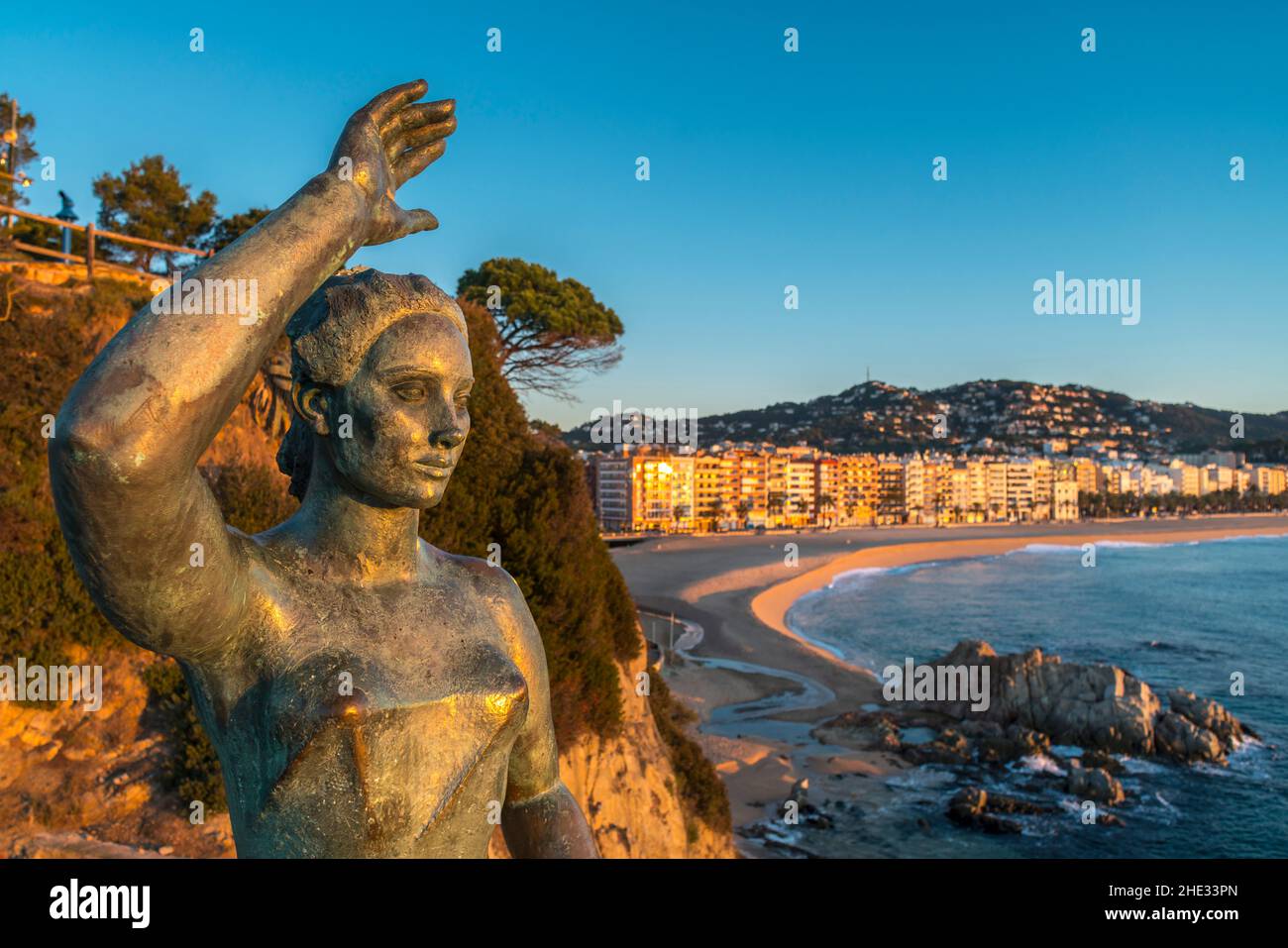 DONA MARINERA SCULPTURE (©ERNEST MARAGALL 1969) PUNTA D’EN ROSARIS ...
