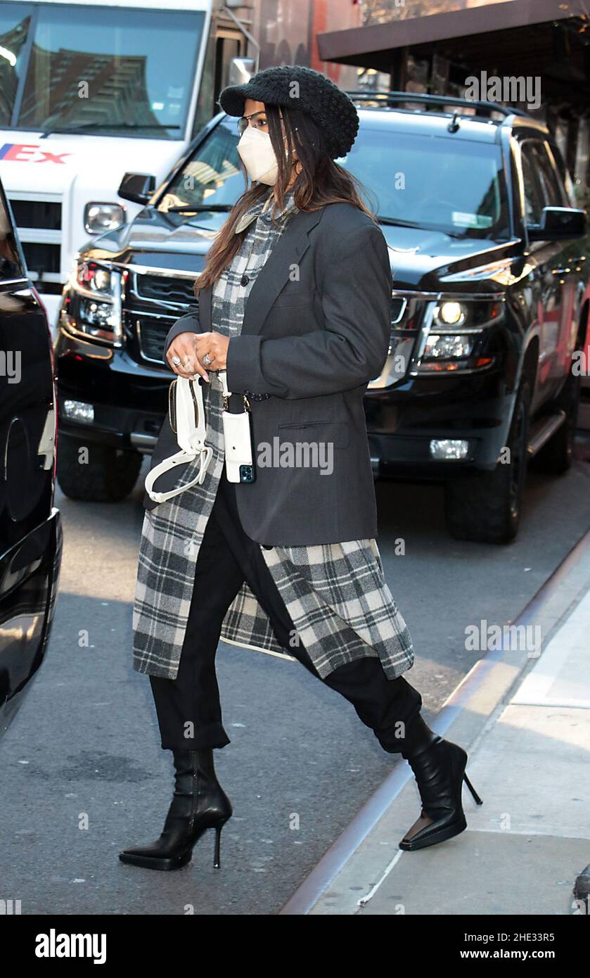 New York - NY - 20211214 Camila Alves covers up with a face mask while ...