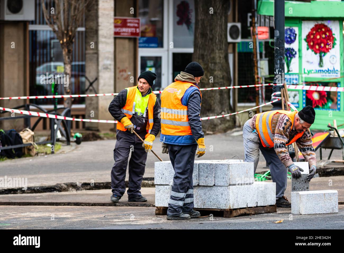Construction workers in Bucharest, Romania, 2021 Stock Photo - Alamy