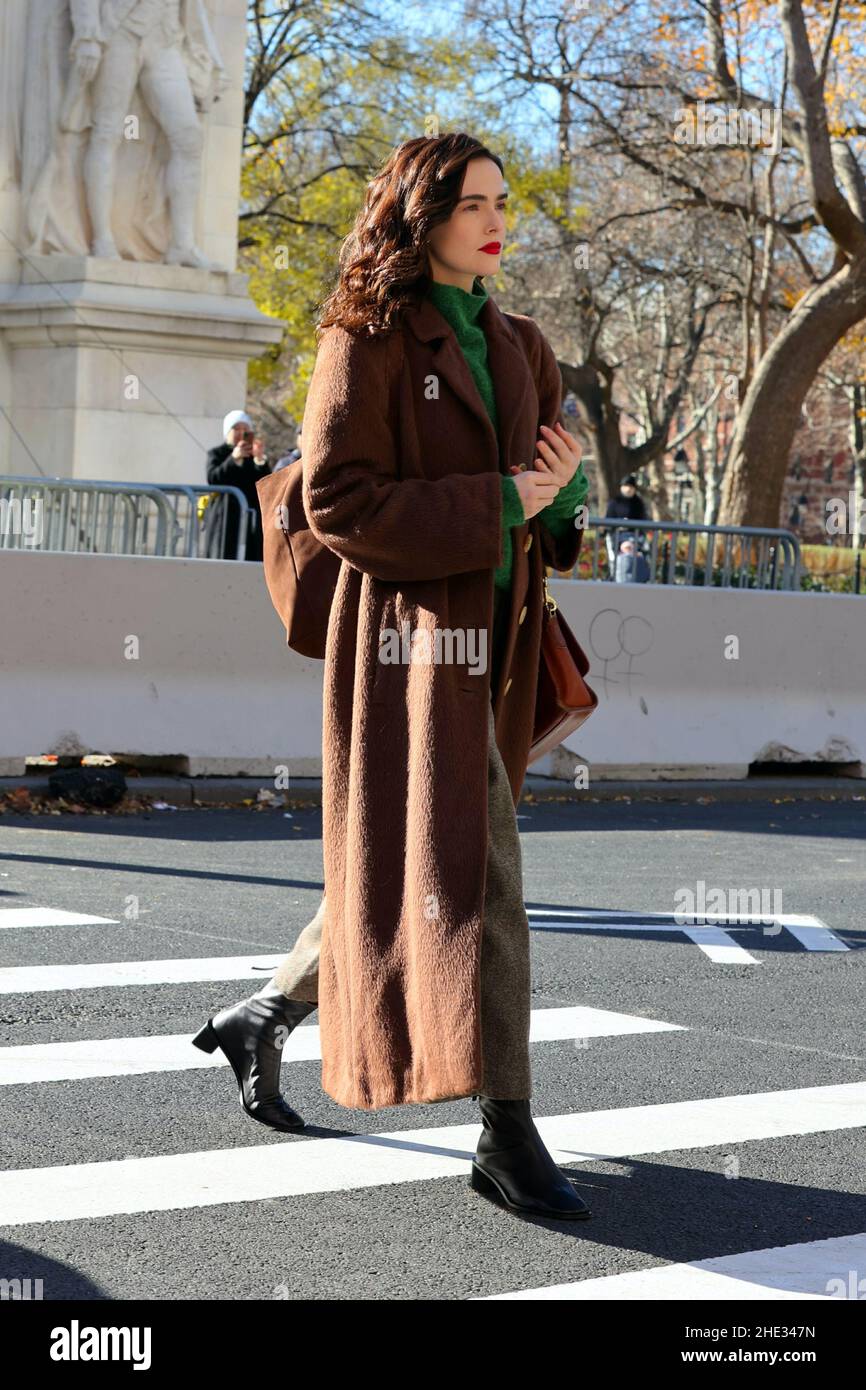 New York - NY - 20211213 Zoey Deutch Ray Nicholson Shay Mitchell and ...
