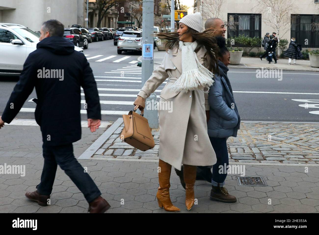 New York - NY - 20211213 Zoey Deutch Ray Nicholson Shay Mitchell and ...